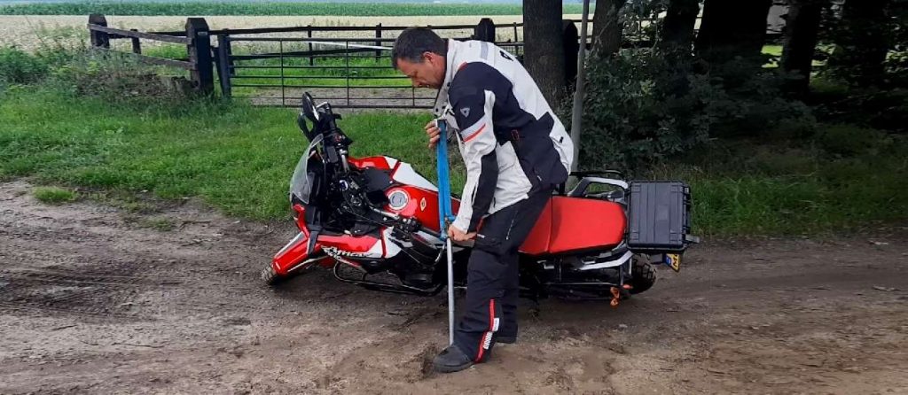 MotoWinch LC2500 Motorcycle Hoist - tool to lift a motorcycle